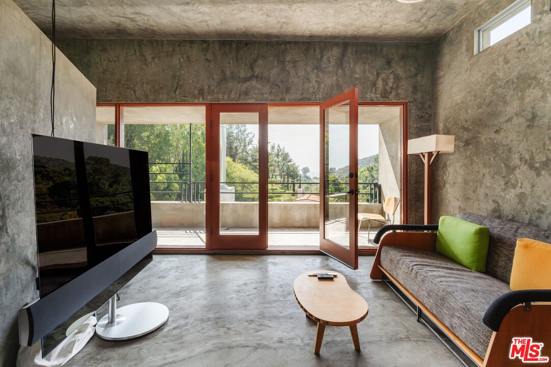 David Lynch’s Lloyd Wright-Designed Compound Is a Cinematic Time ...